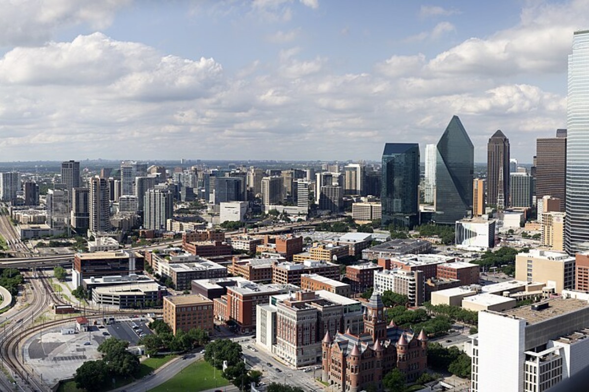Dallas Weather Alert: Sunny Days and Thunderstorm Chances Amid