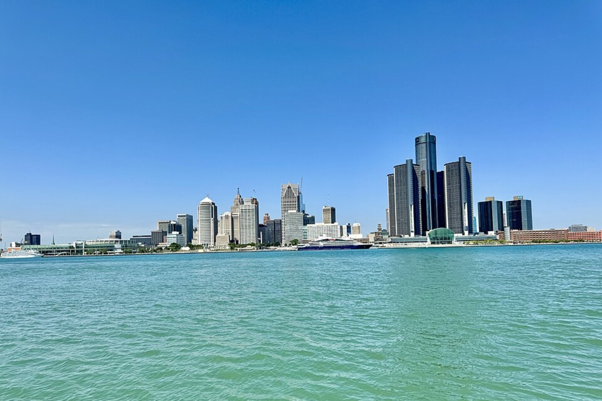 Detroit Braces for Mixed Weather: Sunny Days and Thunderstorms on the