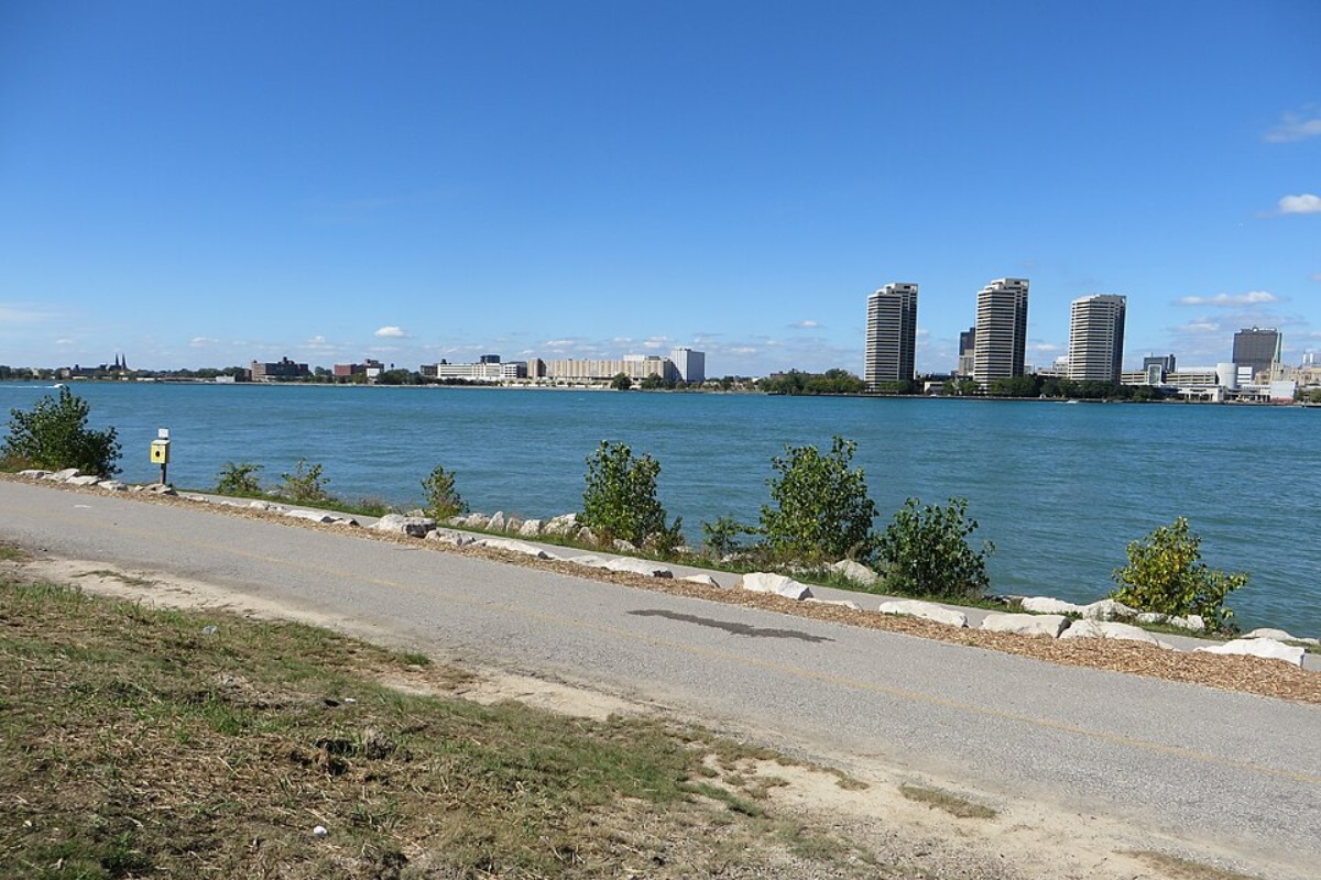 Detroit Weather Watch: Sunny Spells and Thunderstorm Chances in a Week