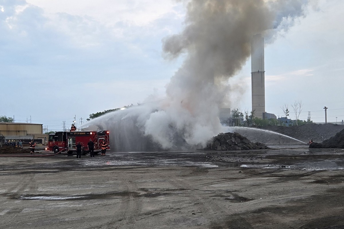 Emergency Crews Extinguish Scrap Metal Fire at Gerdau Steel in Monroe,