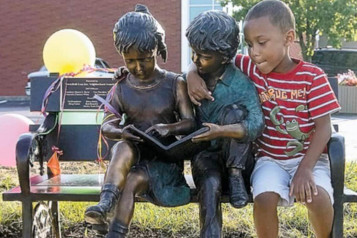 Knoxville Community Celebrates Unveiling of Replacement Statue at