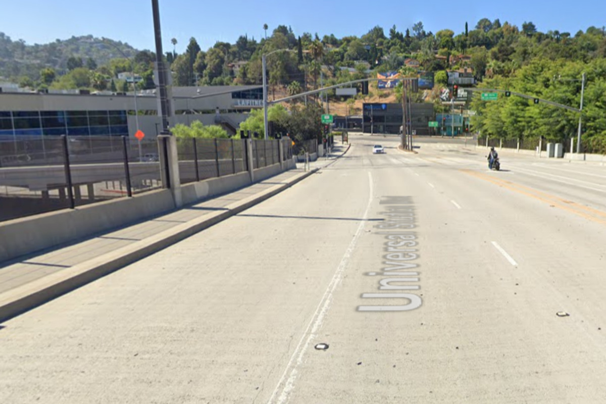 LAFD Extinguishes Fire Under 101 Freeway Overpass Near Universal