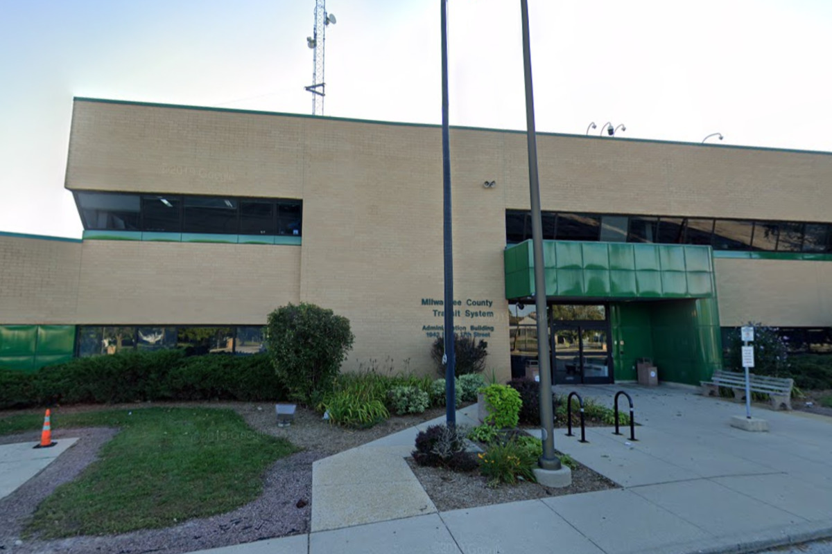 Milwaukee Bus Drivers and Mechanics Poised for Strike After Rejecting