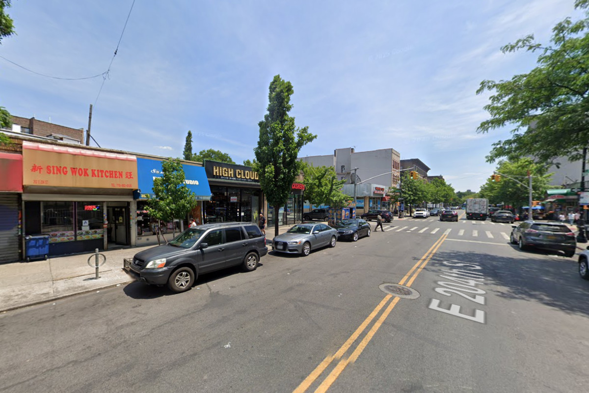 NYPD Seeks Public's Help to Identify Suspects in Bronx Store Robbery