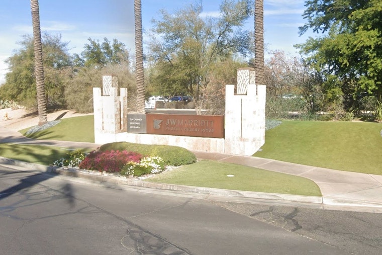 Phoenix's JW Marriott Desert Ridge Resort Lights Up the Season with