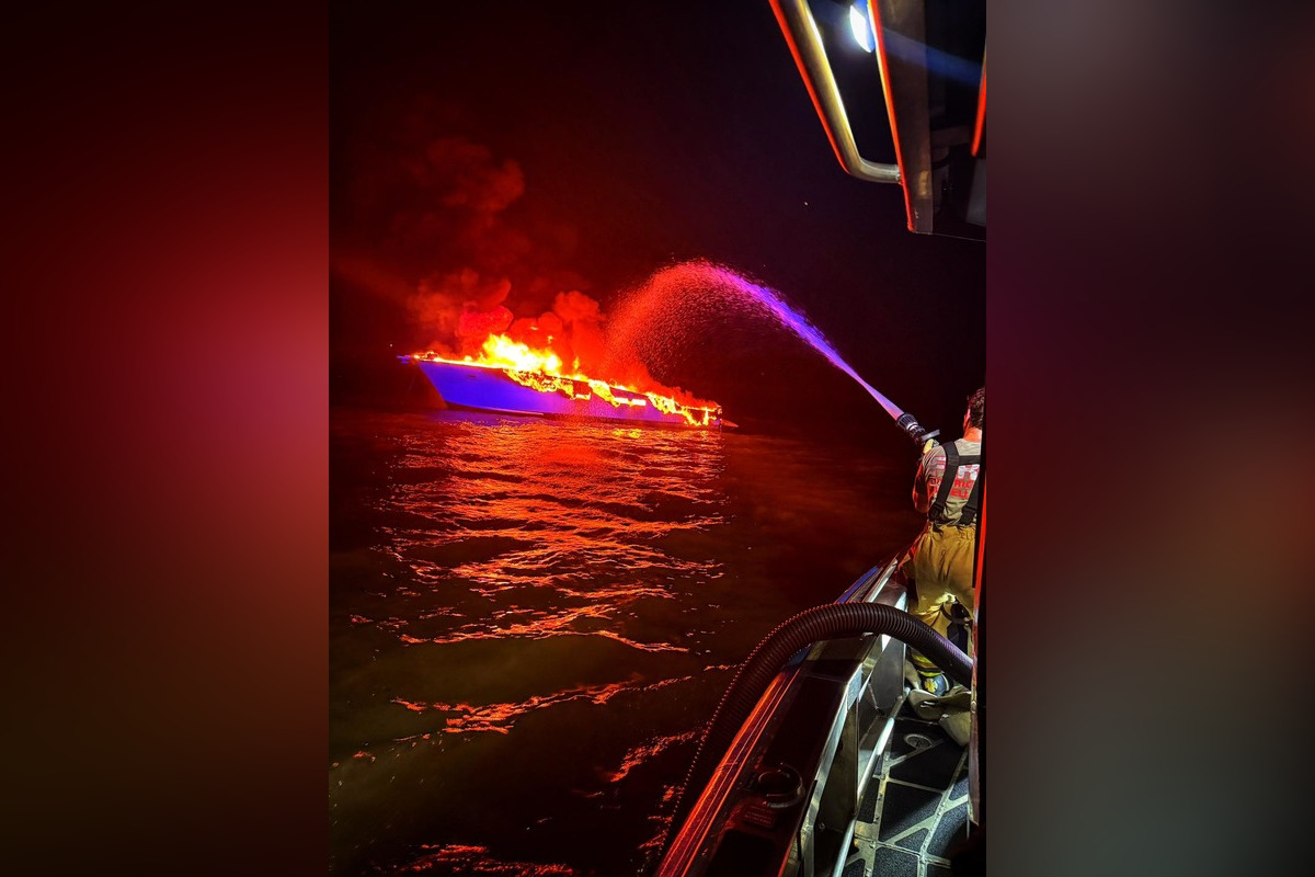 Quick-Thinking Boater Saves Lives from Fiery Boat Blaze on Lake