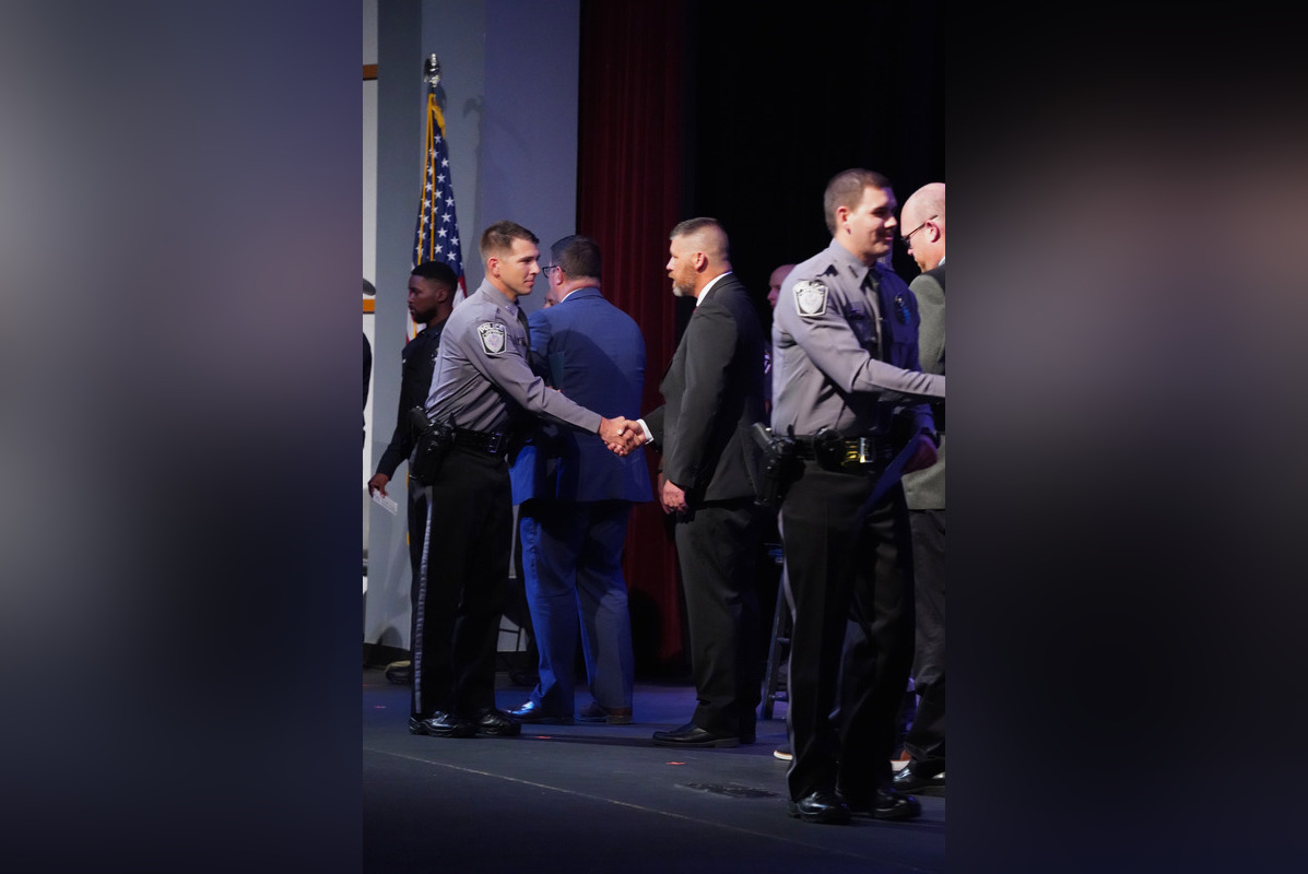 Senator Wingard Applauds New CLEET Graduates at Ada Ceremony, Stresses