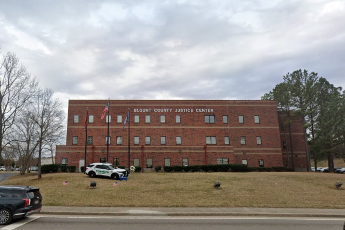 Unsolved Mystery: Loud Boom in Blount County, Tennessee Leaves