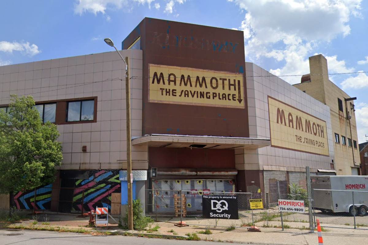 Detroit's Dilapidated Mammoth Building Finally Meets the Wrecking Ball