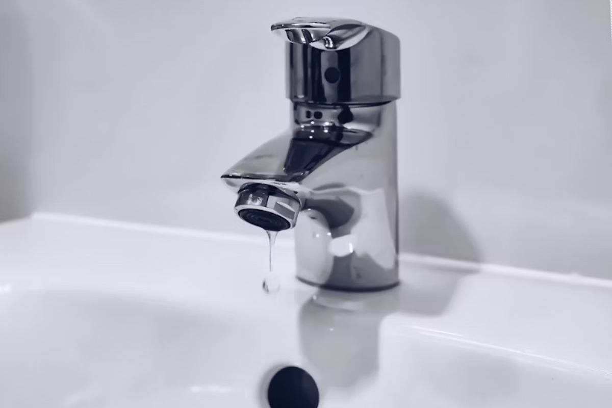 Everett Residents Face Water Disruptions as Crews Tackle Aging Pipe