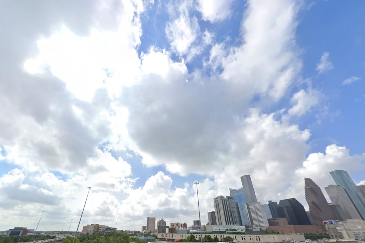 Houston Grips for Sun and Storms as Forecast Highlights Heat, Possible