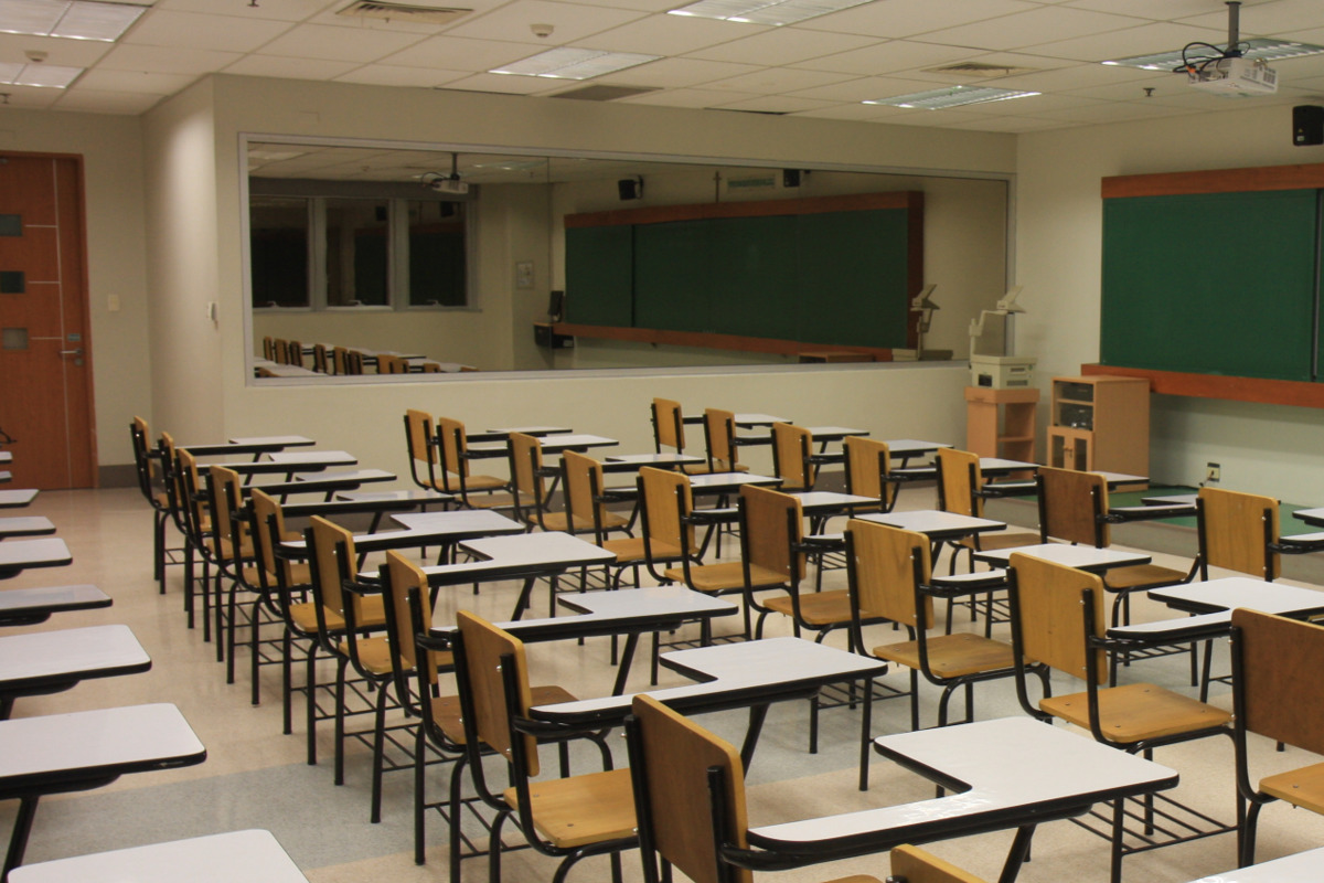 Mold Concerns Delay School Year Start in Michigan's Dundee and Saline