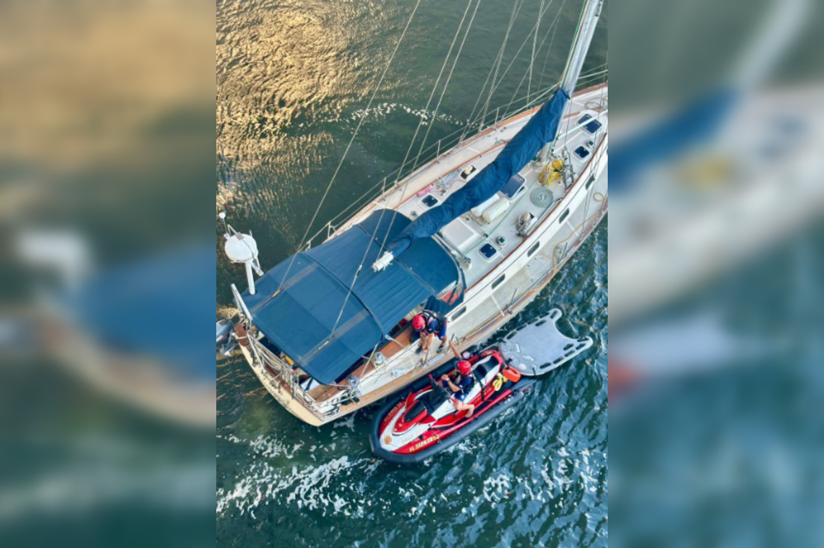 Sailboat's Mechanical Failure Leads to Collision with Indiantown