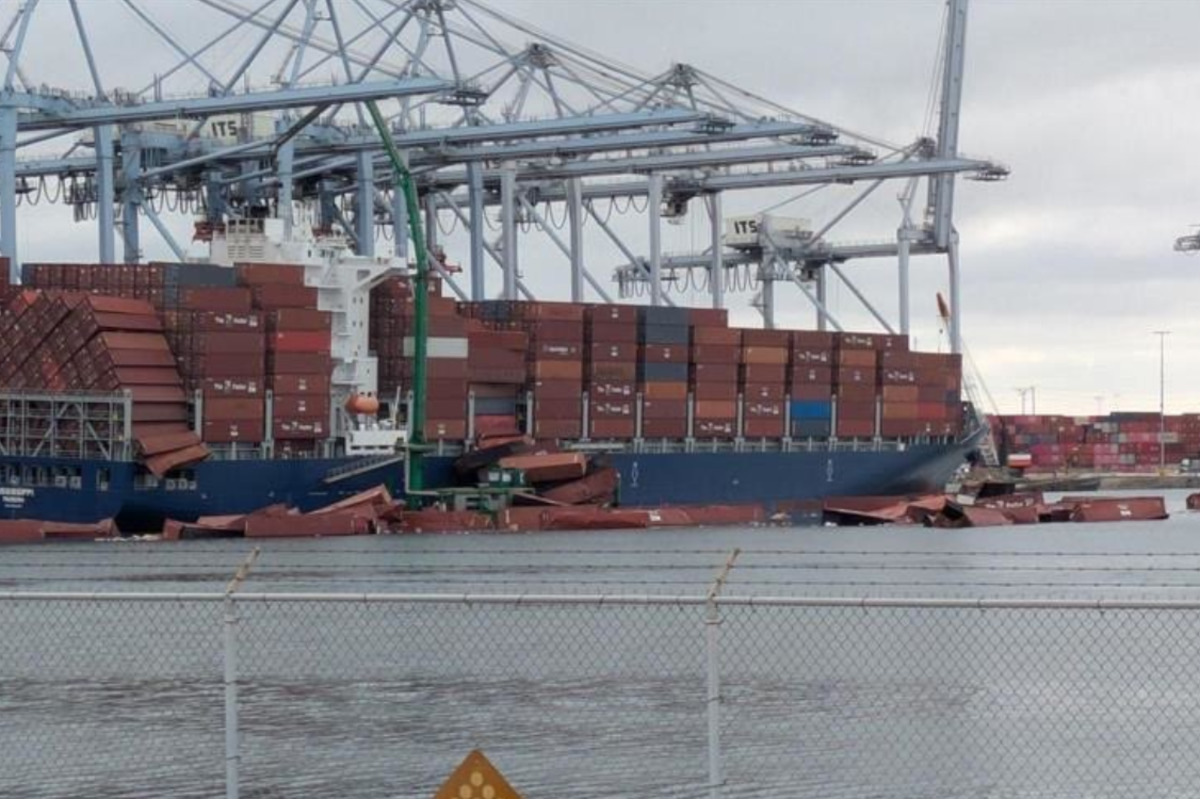 Chaos at Port of Long Beach as 67 Shipping Containers Take a Dive into