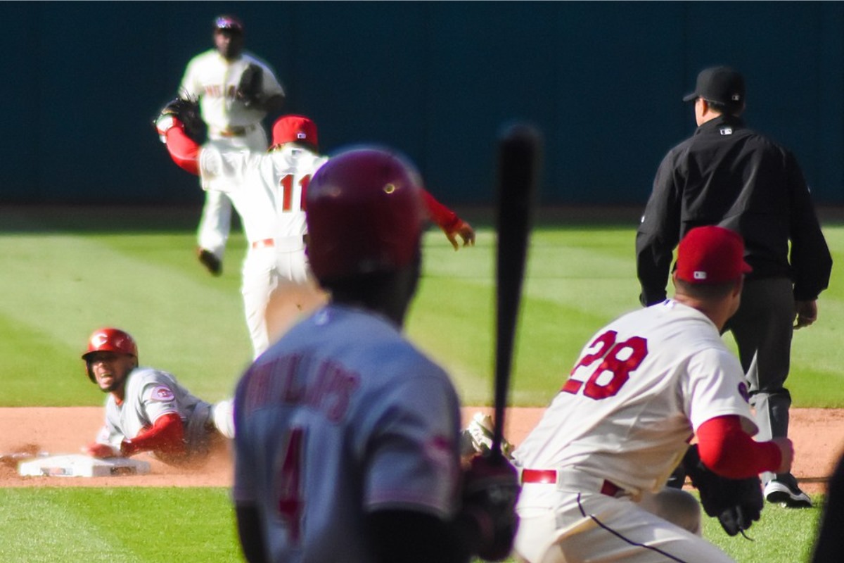 Cincinnati Reds Clinch Playoff Berth on Final Day Thanks to Mets'