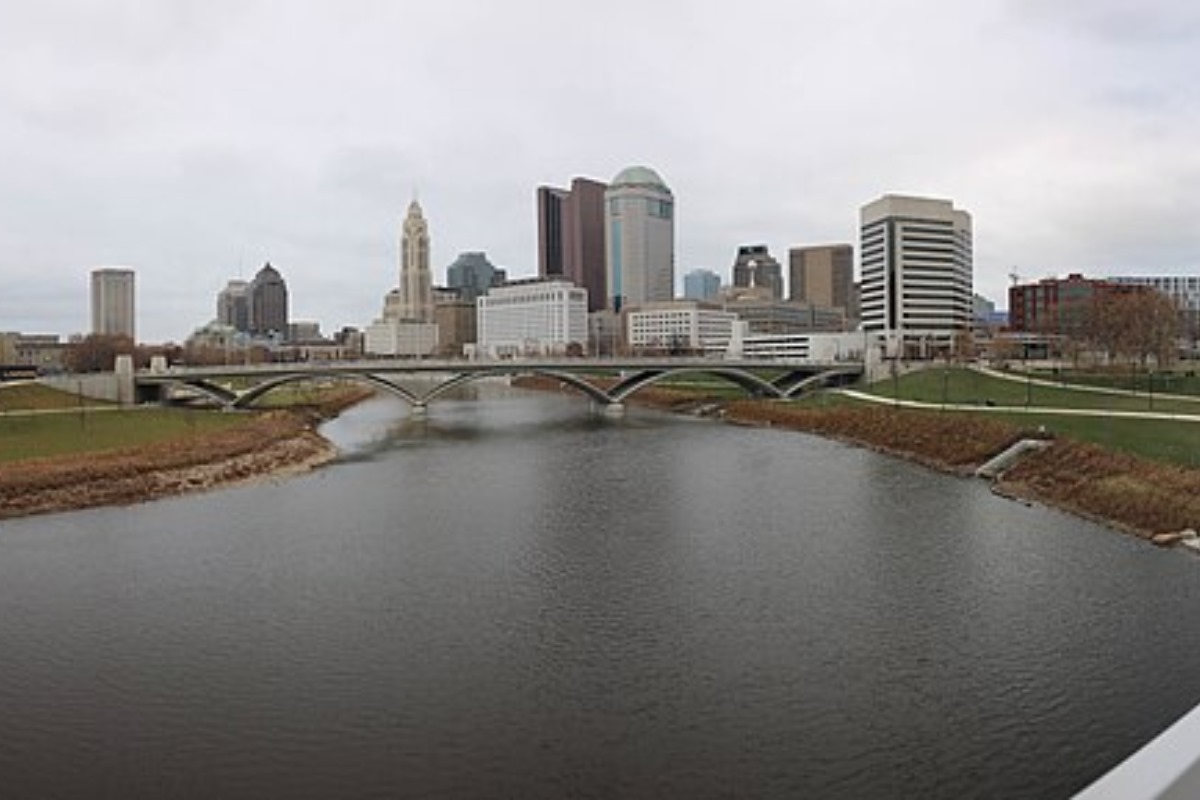 Cleveland Forecast: Chilly Weekend with Lake-Effect Showers, Warmer