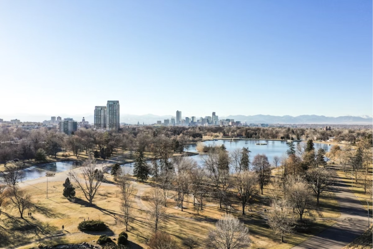 Denver Forecast: A Blend of Sunshine and Scattered Showers Expected