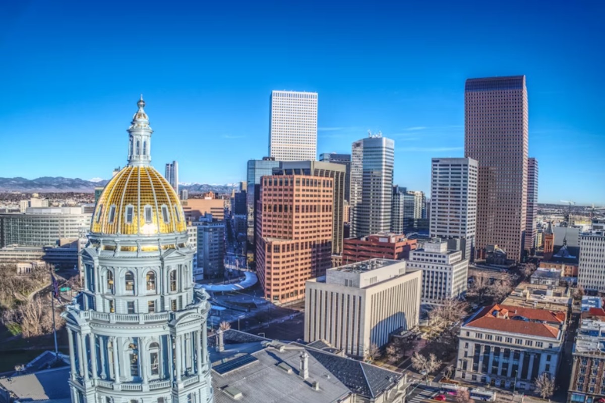 Denver to Enjoy Calm Weather: Sunny Days Ahead with Slight Weekend