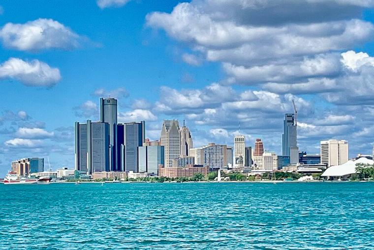 Detroit Welcomes a Stretch of Serene Autumn Weather with Clear Skies