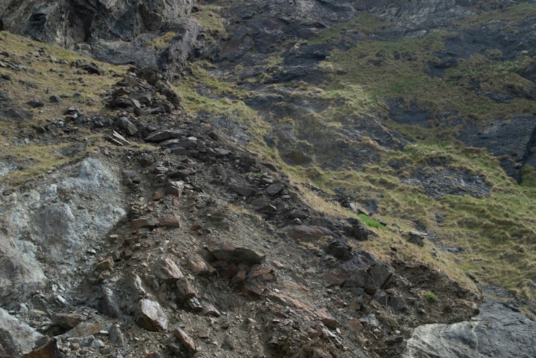 Geological Instability Triggers Land Movement Behind Oceanfront Homes