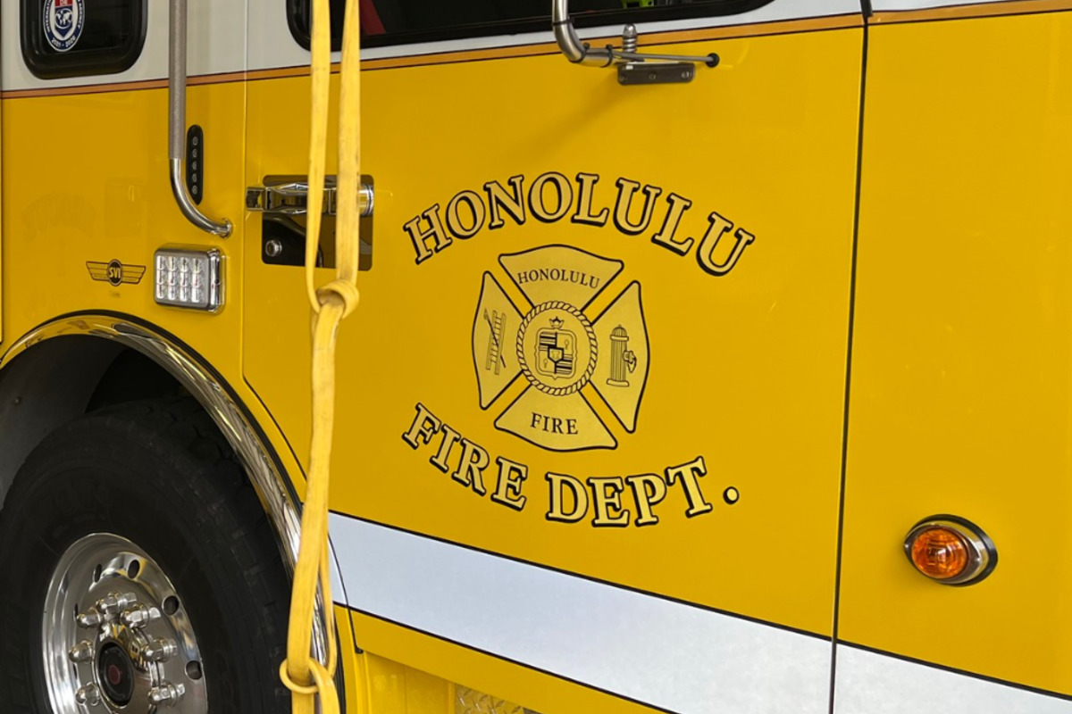 Honolulu Fire Department Swiftly Contains Brush Fire in Moanalua
