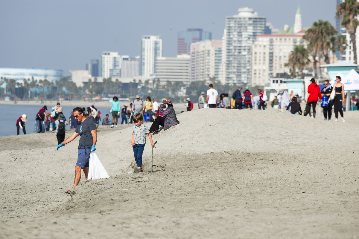 Long Beach Calls Volunteers for 41st Annual California Coastal Cleanup