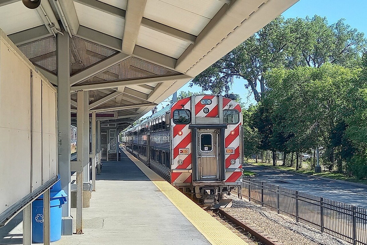 Man Fatally Struck by Metra Electric Train Near McCormick Place,