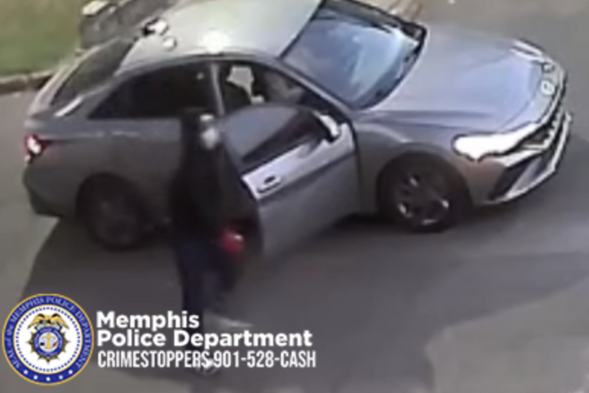 Memphis Police Seek Suspects After Armed Robbery at Ivey Chase