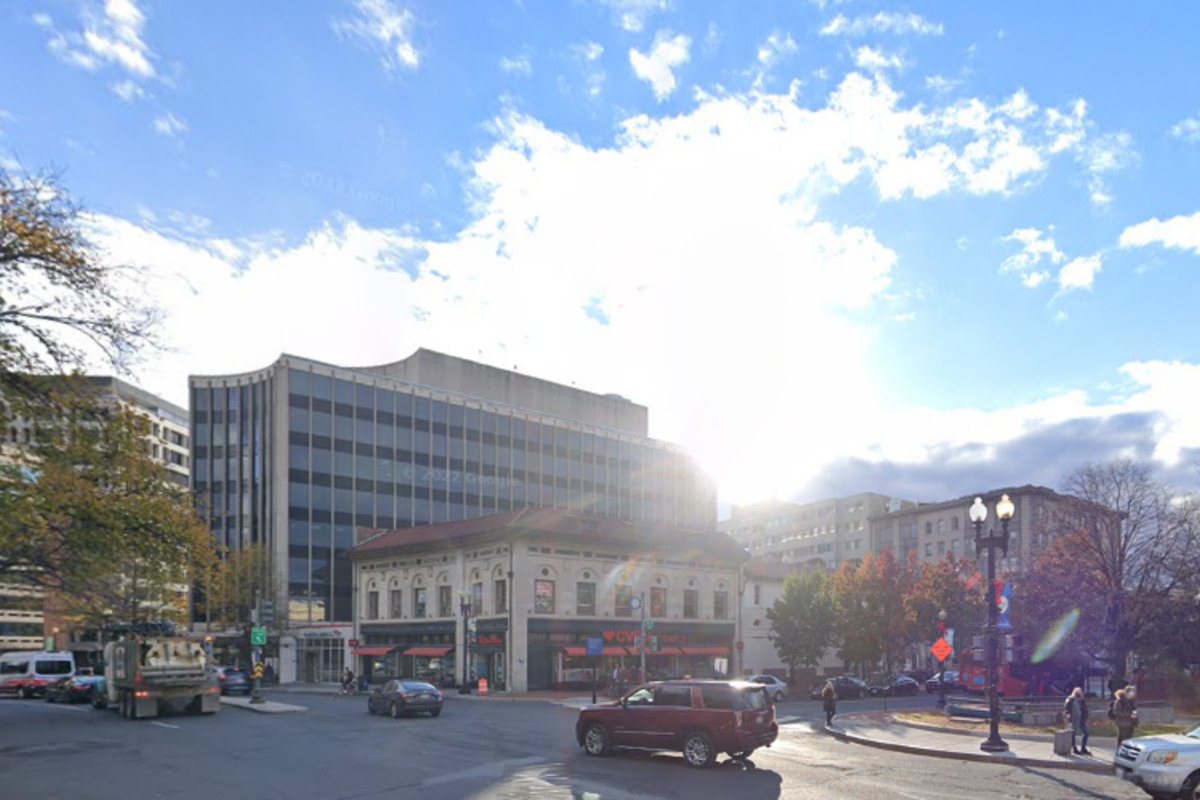 Mild Autumn Weather Delights as Washington D.C. Embraces Sunny Equinox