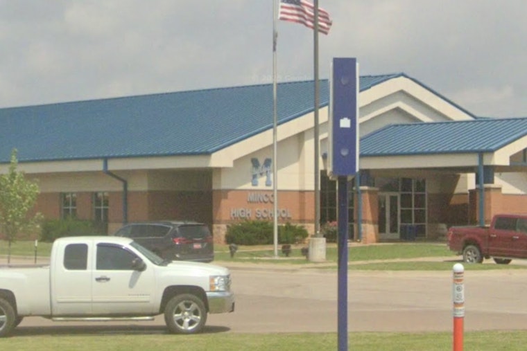 Minco Community Rallies in Unity After High School Softball Team Bus