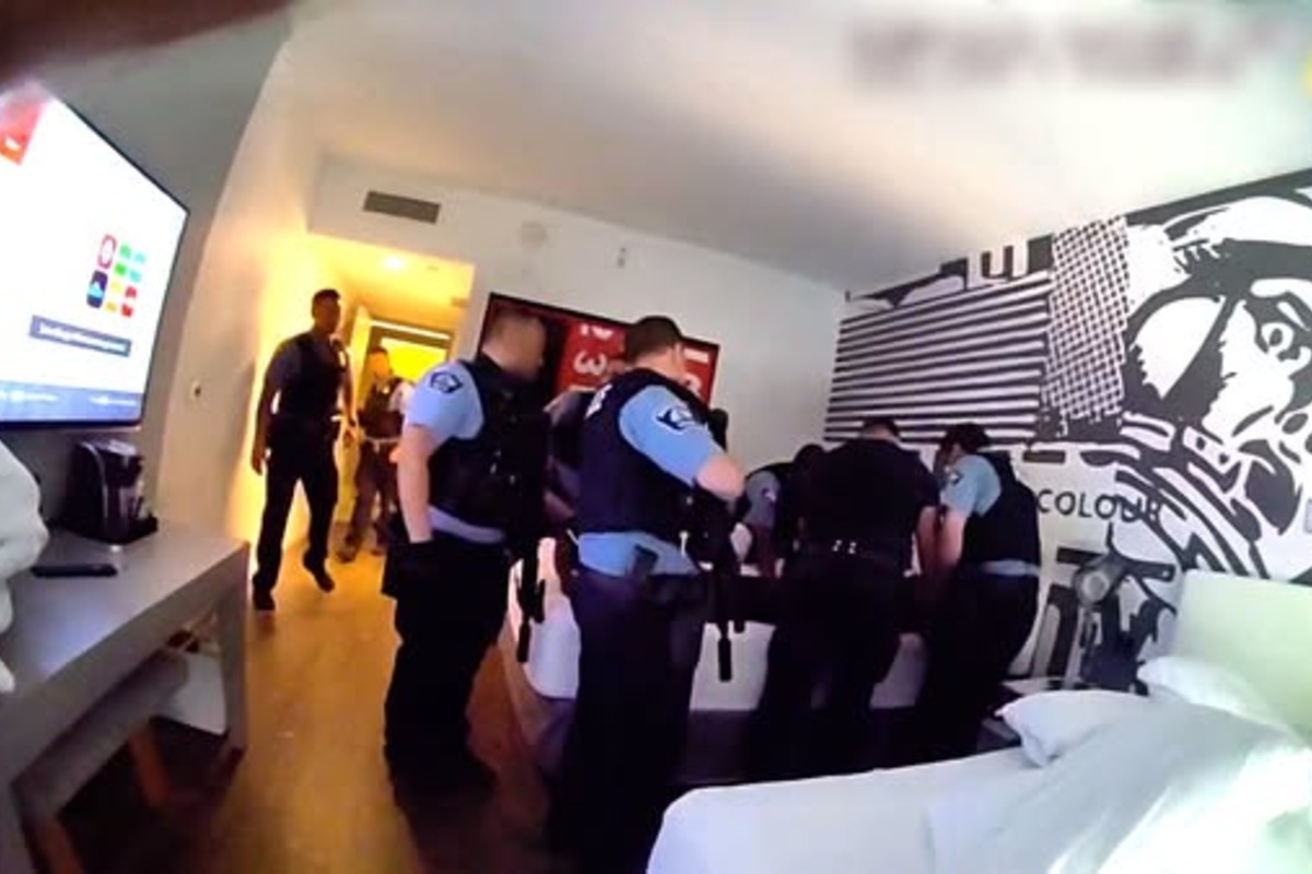 Minneapolis Police Safely Diffuse Armed Situation at Downtown Hotel