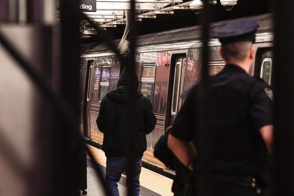 MTA Worker Stabbed in Neck by Suspect on Brooklyn Subway Tracks as
