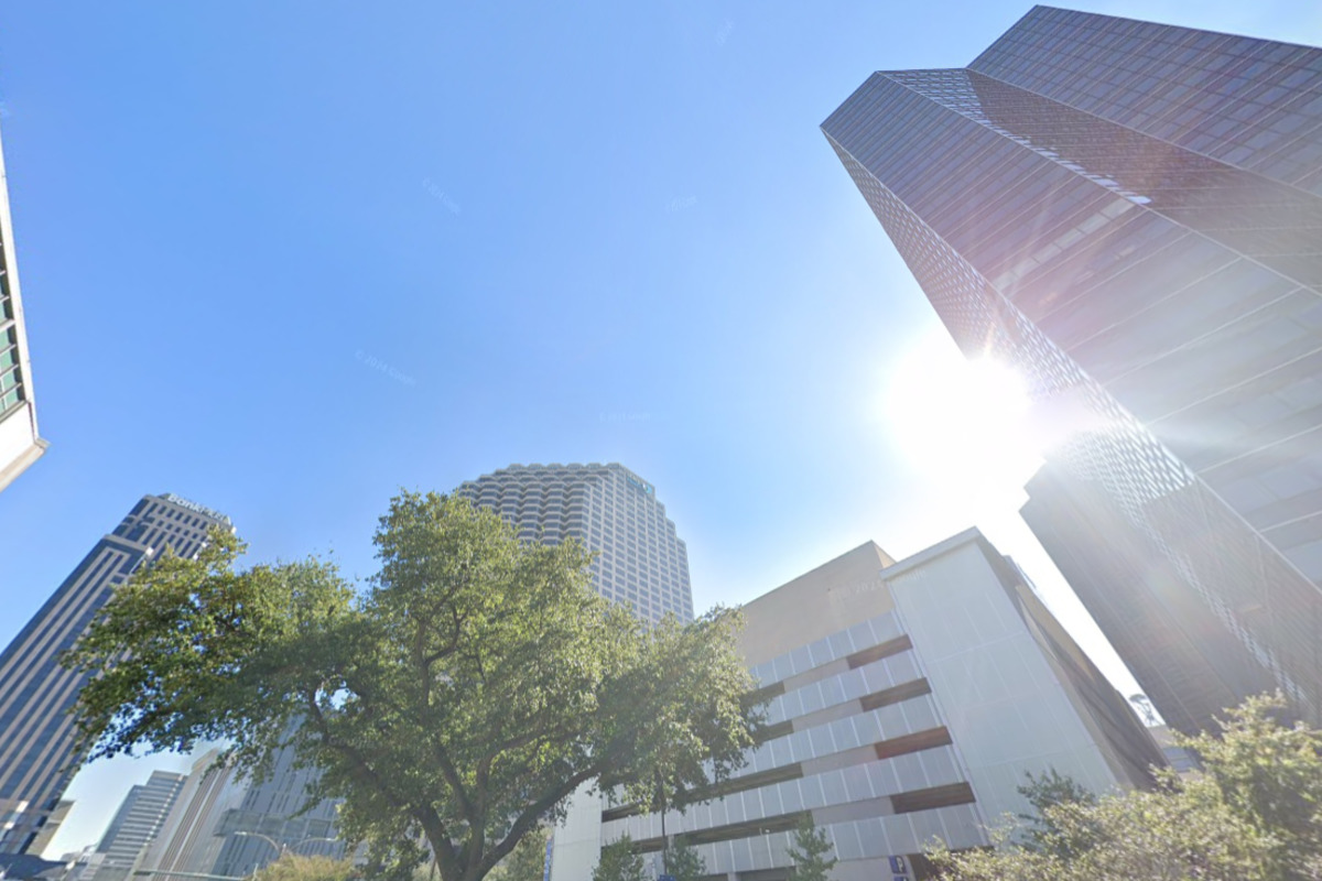 New Orleans Braces for Seasonal Showers and Warm Temperatures as