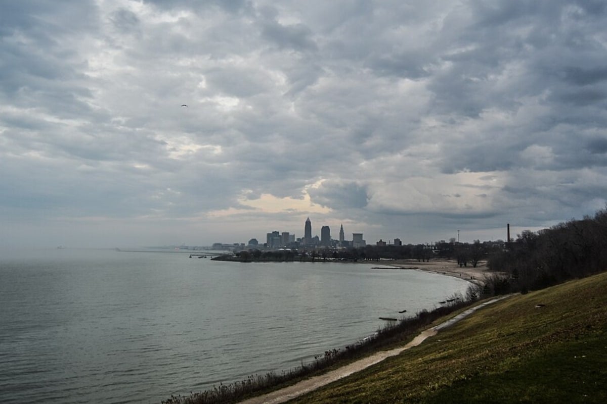 Northern Ohio to Experience Weather Swing: Warm Front Brings Showers