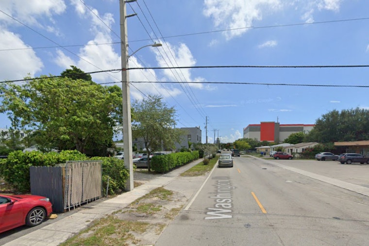 Oak Tree Limb Falls on Home and SUV in Hollywood, Disrupting Power and