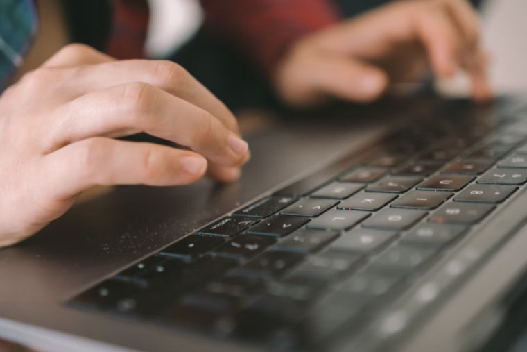 Oregon Man Sentenced to 39 Months for Cyberstalking and Interstate