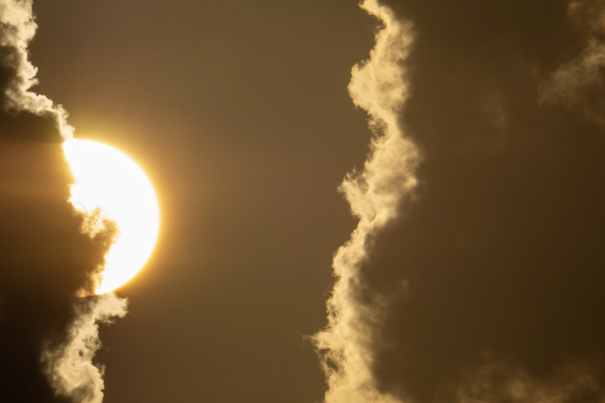 St. Louis to Experience Mixed Weather with Sunny Days and