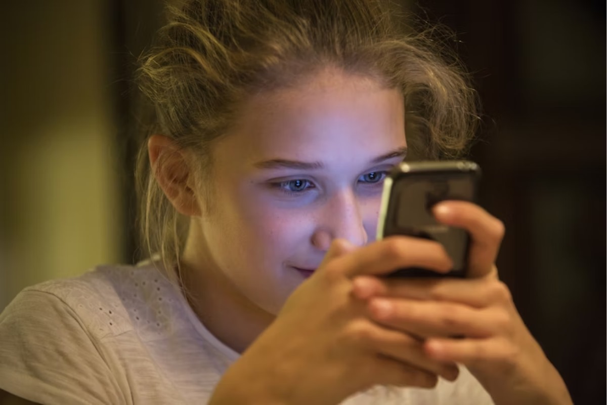 Study Reveals Impact of Social Media Type on Teen Sexual Health