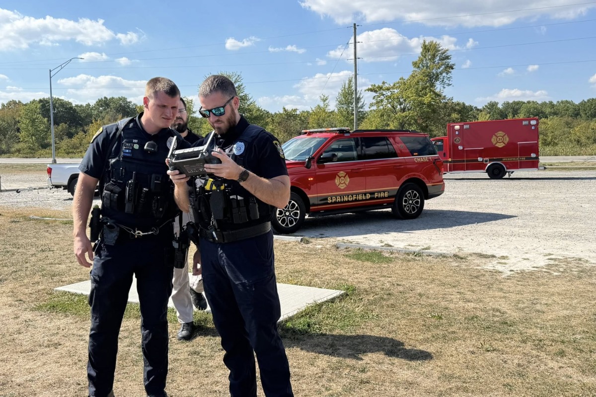 Swift Rescue: Springfield Lake Emergency Averted Through Rapid Police