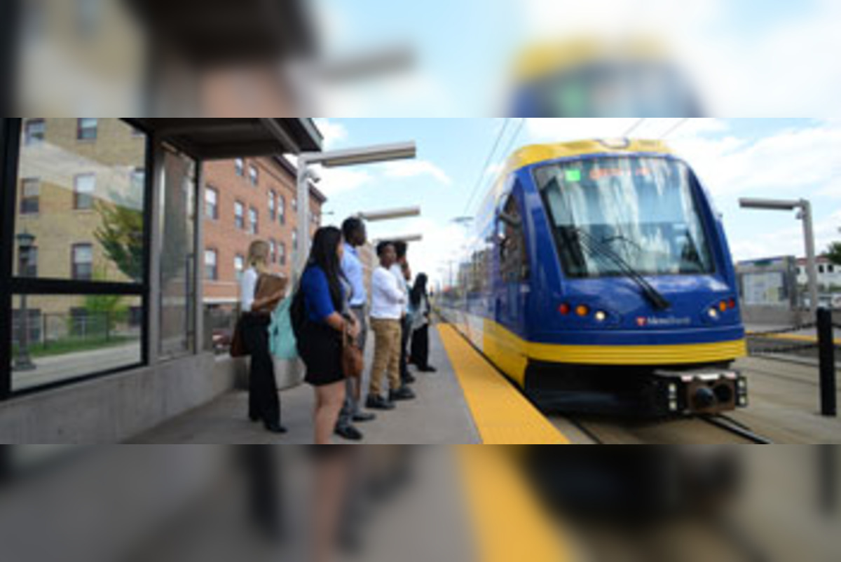 Twin Cities Prepares for Green Line Extension with LRV Testing;