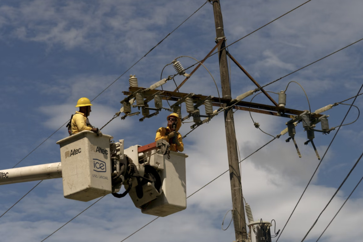 Unexpected Power Outage Plunges 6,500 Entergy Customers in West Bank