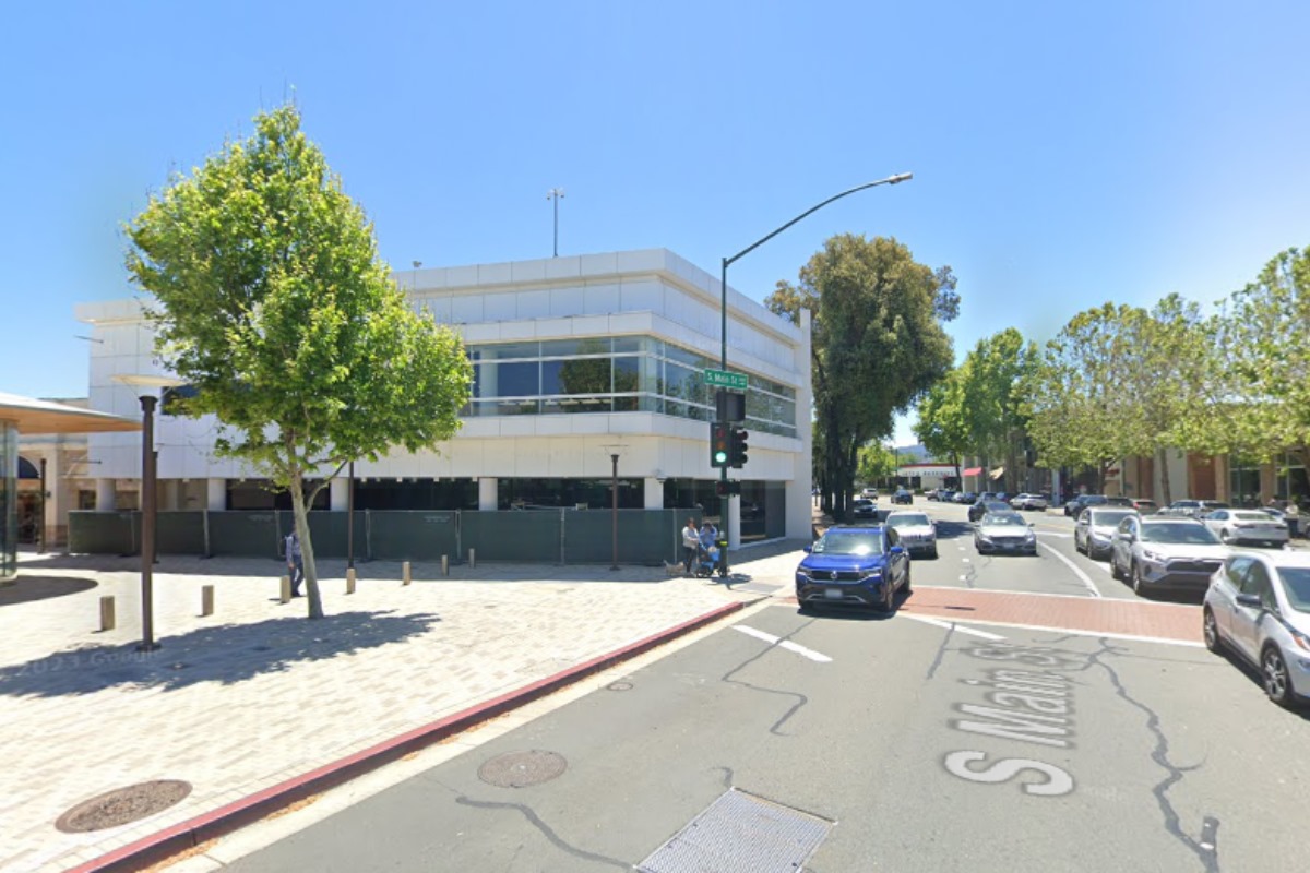 Upscale Bowling Venue Pinstripes Shuts Doors in Walnut Creek Amidst