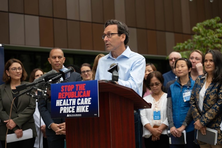 Washington Governor Calls for Action to Avert Health Care