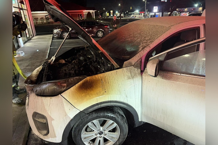 Algood Firefighters Extinguish Vehicle Fire at Little Caesars Parking