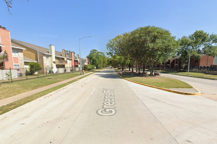 Apartment Fire Near Bush Airport Sends Smoke Over North Houston