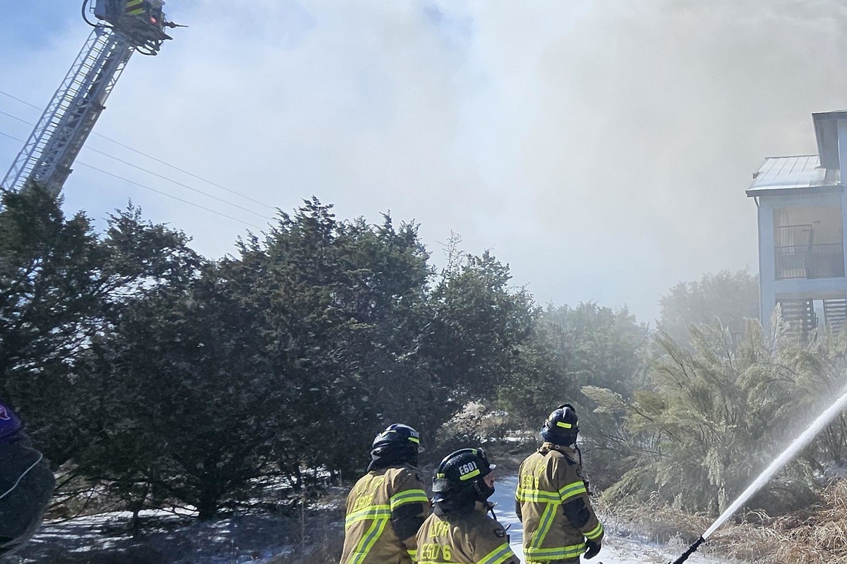 Bee Cave Apartment Complex Fire Displaces Dozens; Local Community and