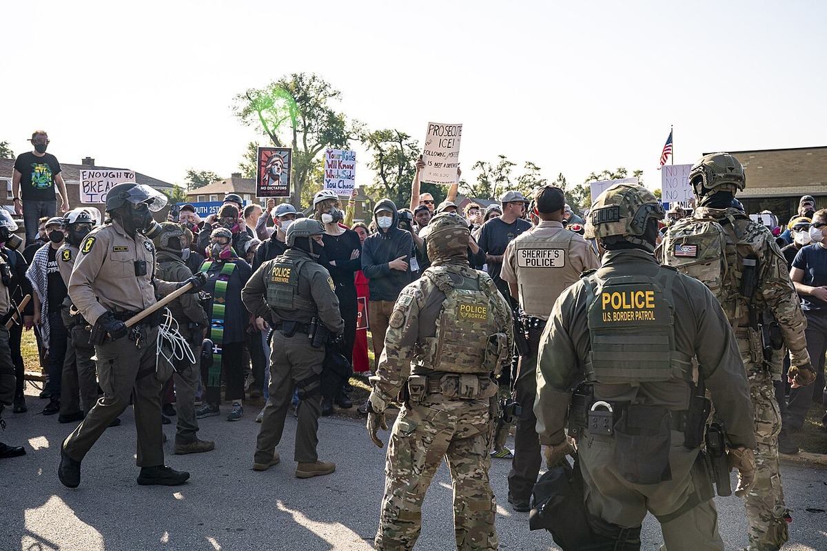 Chicago in Uproar: Anti-ICE Fury Swells after Minneapolis Nurse Slain