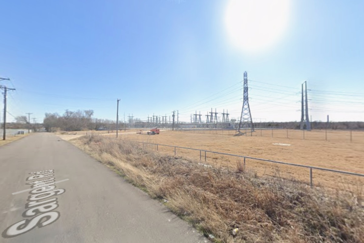 Dallas Fire-Rescue Extinguishes Major Fire at Oncor Electrical