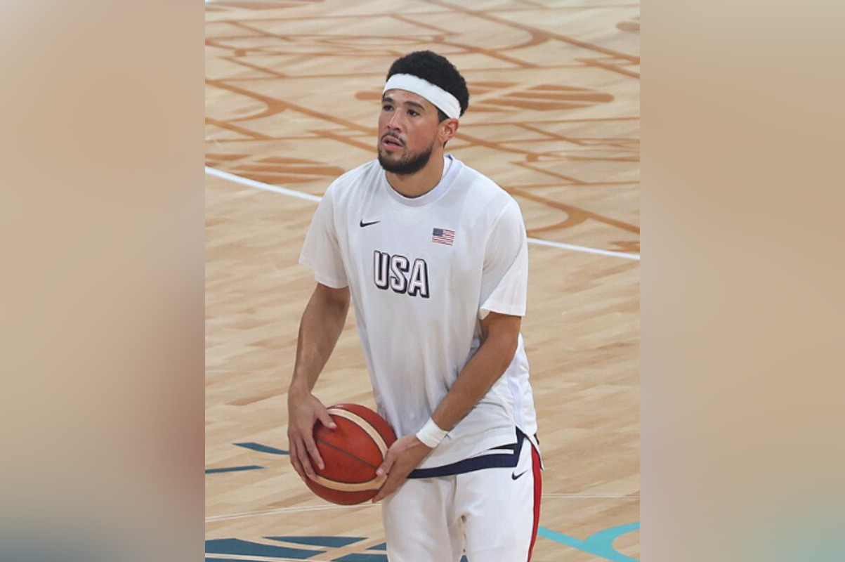 Devin Booker Hobbles Off As Suns’ Atlanta Trip Takes Painful Turn