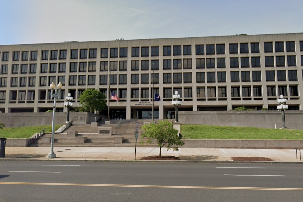 Investigation Underway After Body Discovered on Median of Fairfax